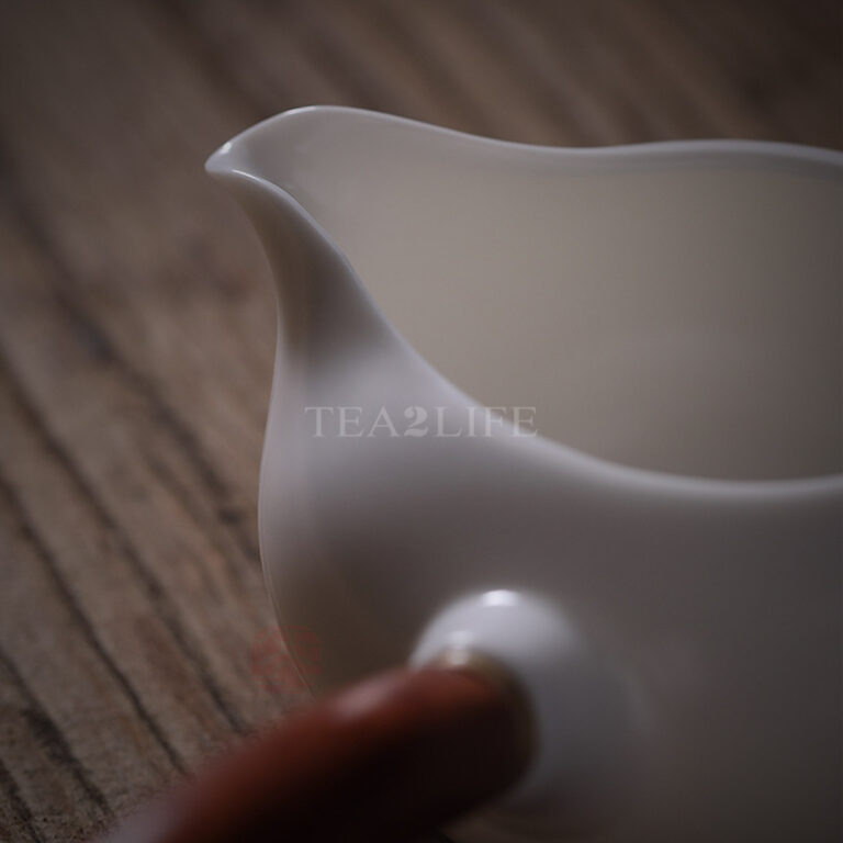 White Porcelain Fairness Cup with Wooden Handle - Tea2Life
